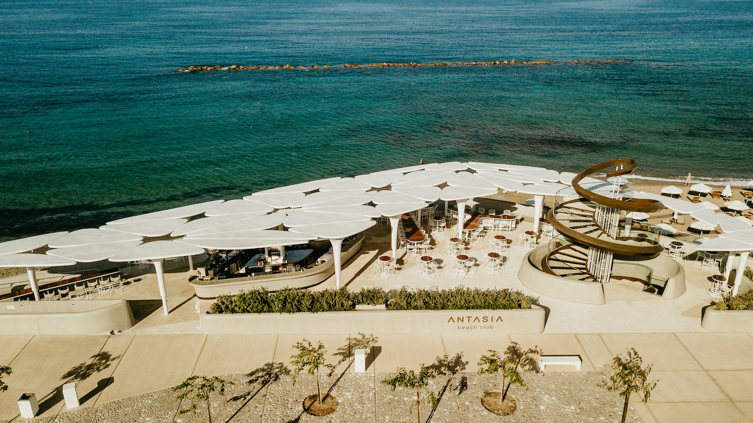 6 Glamorous Beach Clubs This European Summer | LUX NOMADE